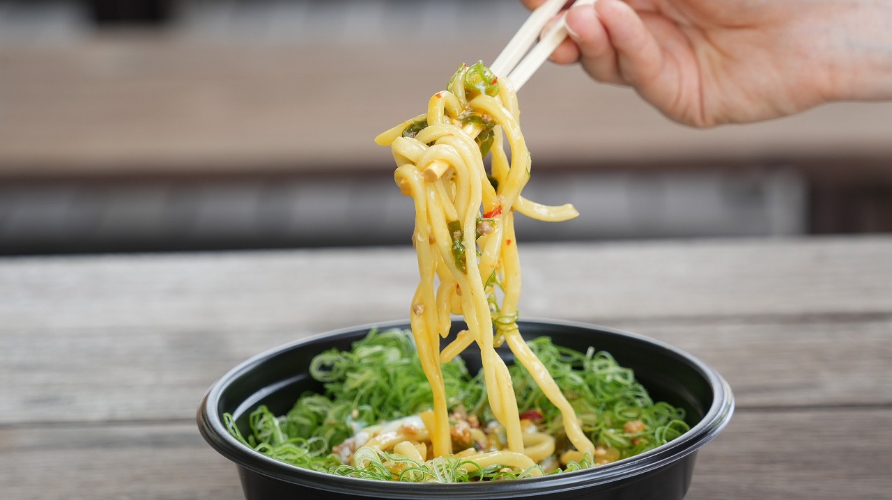 こと京都「NOUJINアカデミア」と経営学部・細川ゼミが連携して開発した九条ねぎのまぜそば | Moglab（食と農の楽しさを伝えるWEBマガジン）